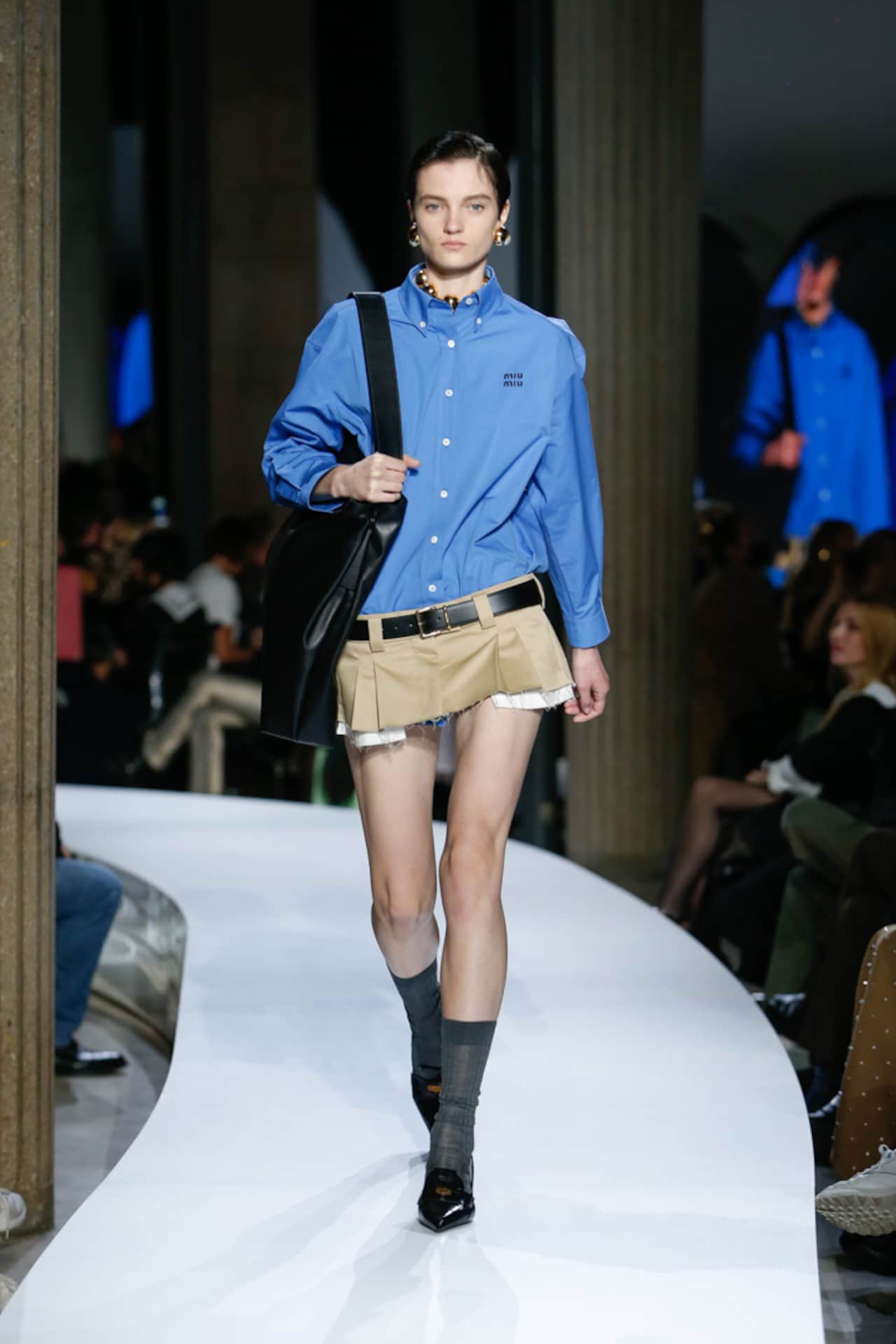 Miuccia Prada aporta su estilo vanguardista a clásicas prendas ...
