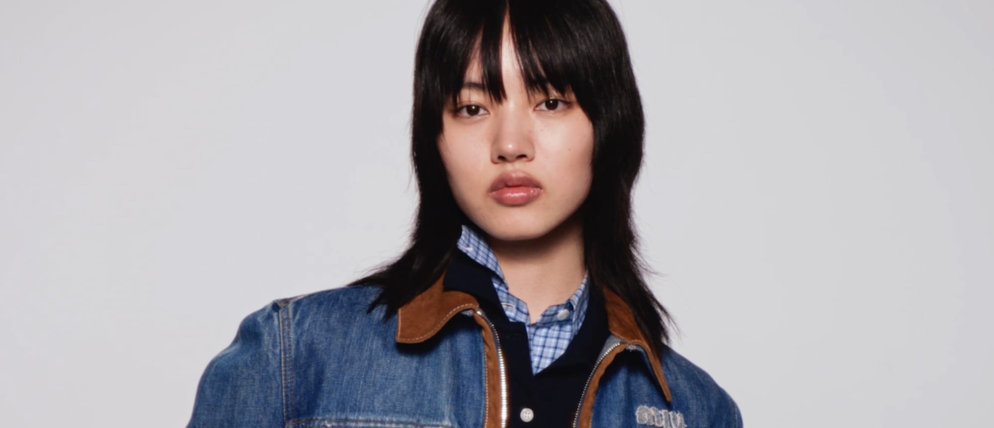 업사이클 데님 컬렉션 2024 | 미우미우 공식 온라인 스토어