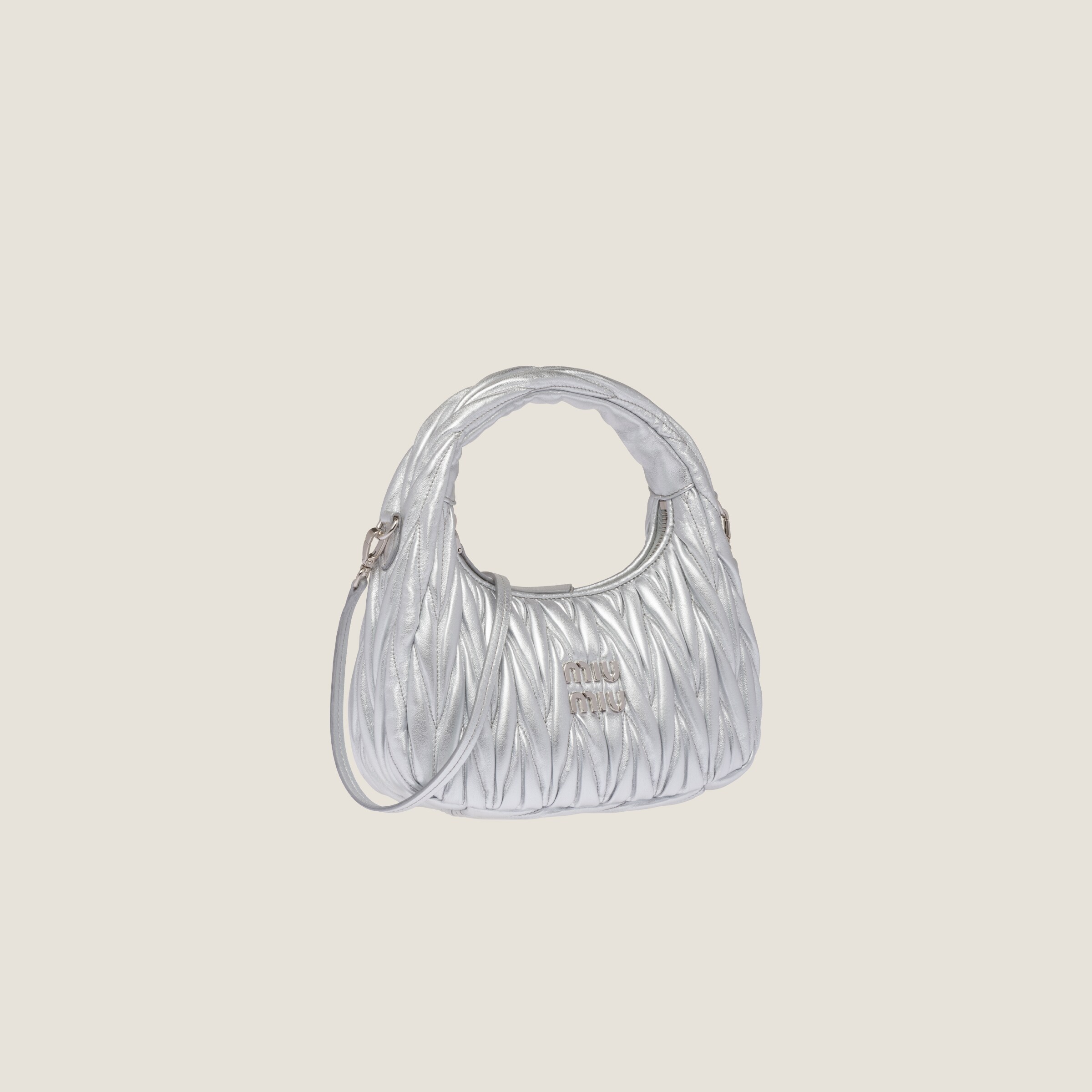 银色 Wander Matelassé 软羊革hobo 包 | Miu Miu
