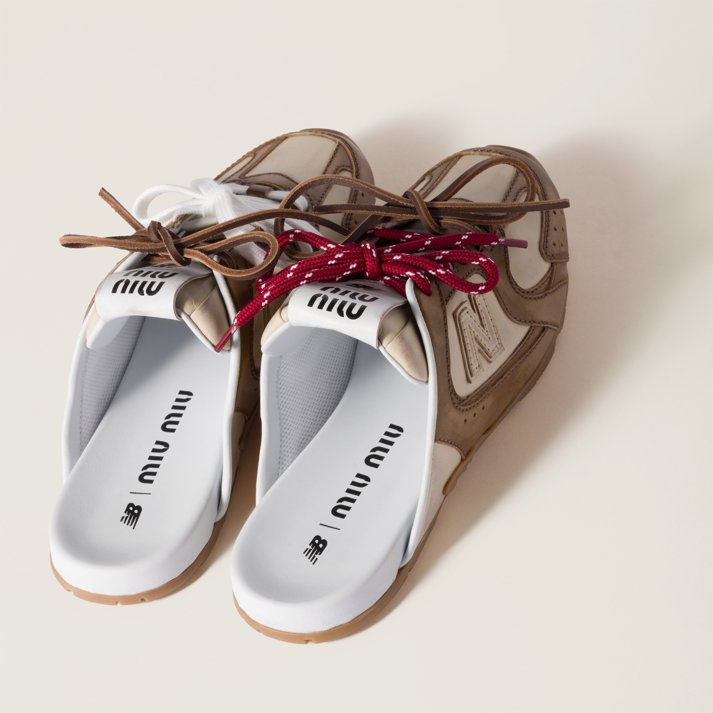 柔肤色/石灰色 New Balance X Miu Miu 530 Sl装饰小牛皮穆勒鞋 | Miu Miu