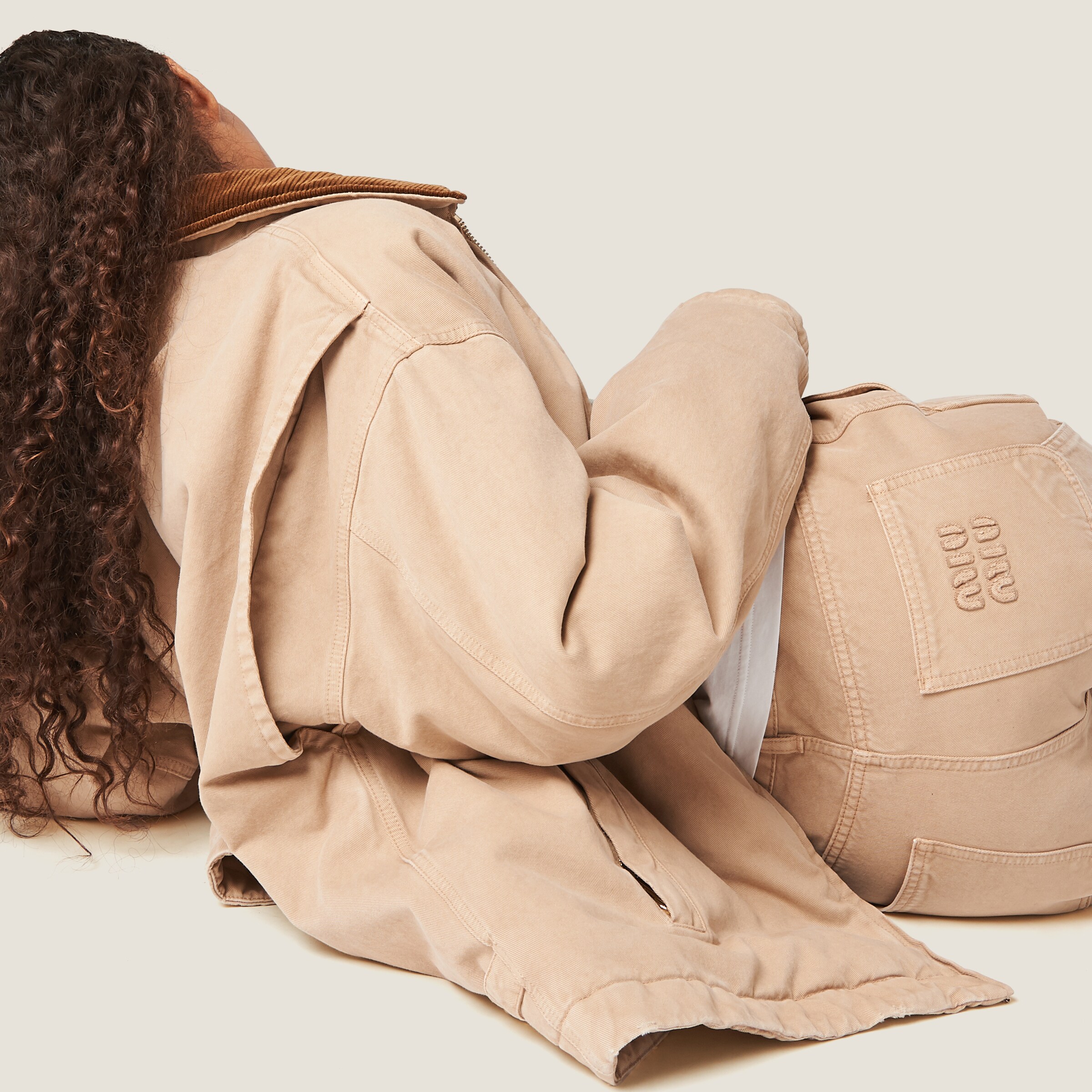 ライトベージュ ガーメントダイ ギャバジン パンツ | Miu Miu